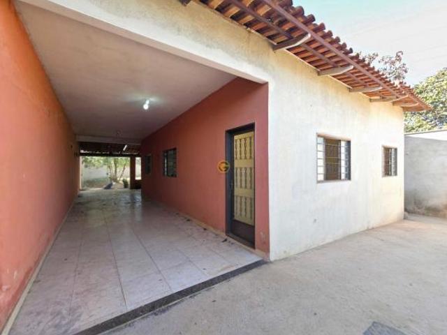 CASA EM ITAPUÃ APARECIDA DE GOIÂNIA LOTE GRANDE QUINTAL 3 QUARTOS SUÍTE NA LAJE ACEITA FINANCIAMENTO