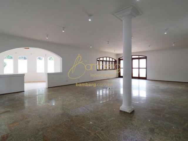 Casa em Interlagos. Reformada e pronta para você. Aceita permuta e financiamento