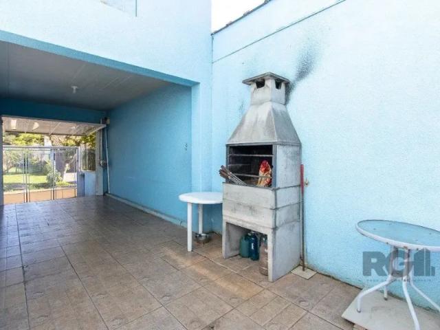 Casa térrea, com 3 dormitórios, 1 suíte, no bairro Ipanema