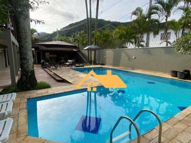 Casa em Juquehy com 4 Suítes, Piscina Privativa, Varanda Gourmet e 3 Vagas – Acomoda 10 Pessoas a 80