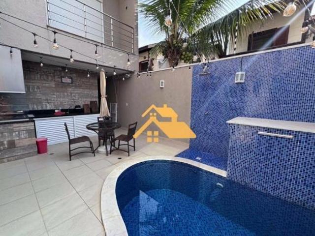 Casa em Juquehy a 400 metros da praia, 4 suítes, piscina privativa e vagas para 4 carros