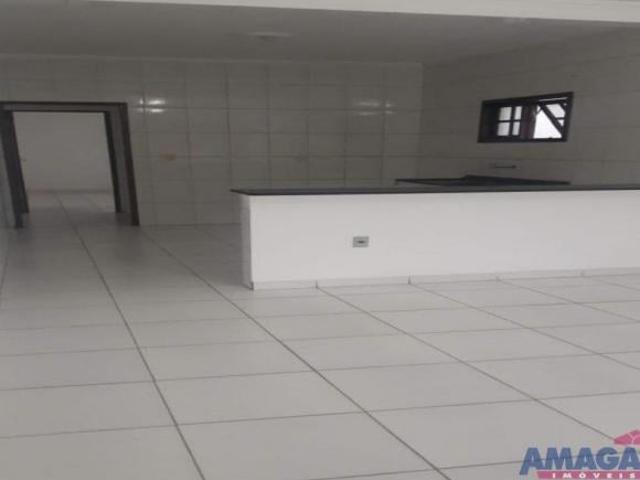 Casa em Jacareí, no bairro Jardim Emília, à venda