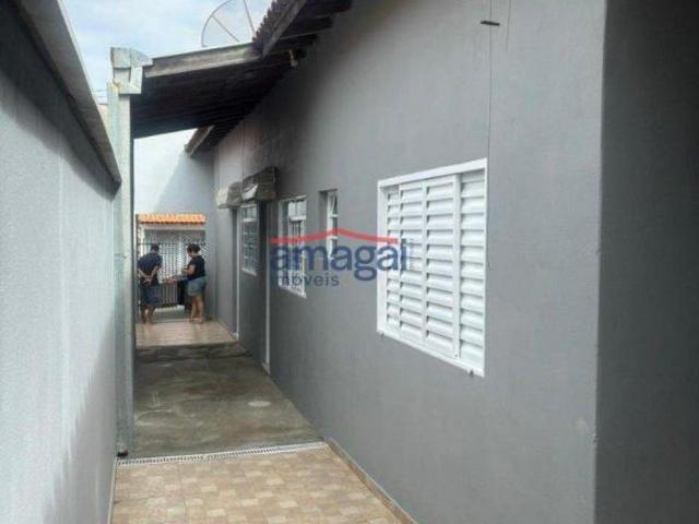 Casa em Jacareí, no bairro Jardim Santa Marina, à venda