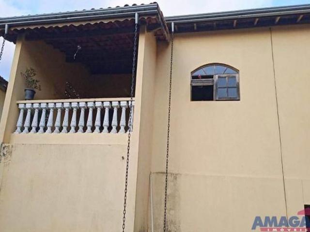 Casa em Jacareí, no bairro Parque Santo Antônio, à venda