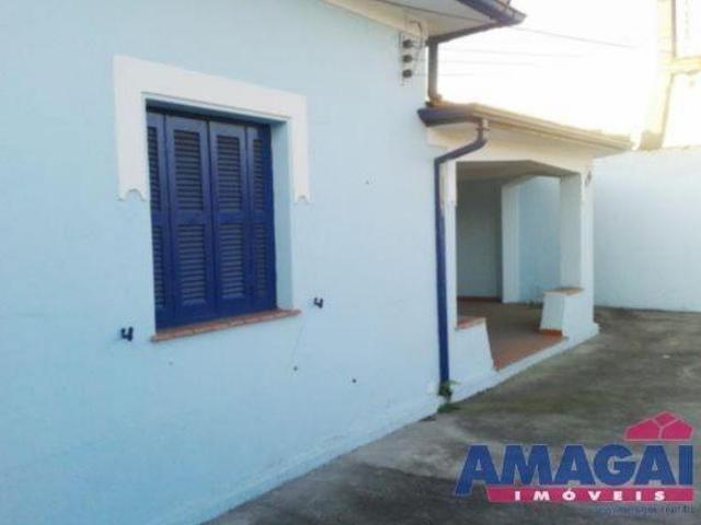 Casa em Jacareí, no bairro São João, à venda