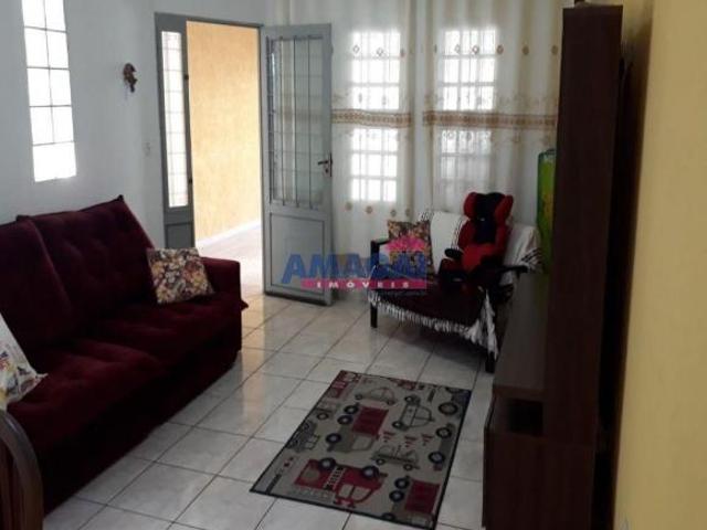 Casa em Jacareí, no bairro Vila Aprazível, à venda