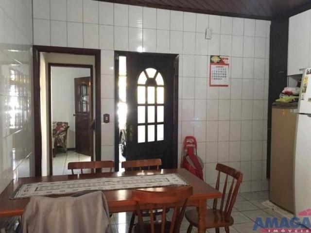 Casa em Jacareí, no bairro Vila Pinheiro, à venda
