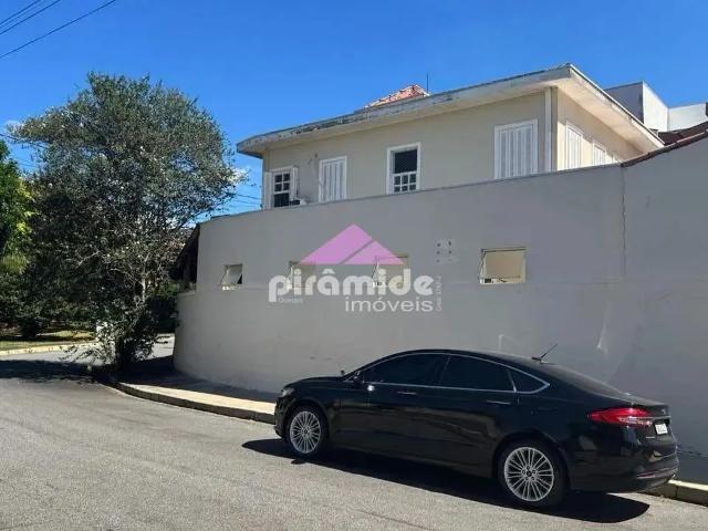 Casa em Jardim Uirá, São José dos Campos/SP de 259m² 4 quartos à venda por R$ 899.900,00