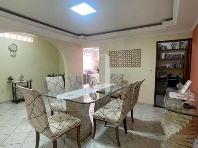 Casa em Jardim América Goiânia