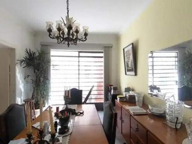 Casa em Jardim das Acácias com 210m²