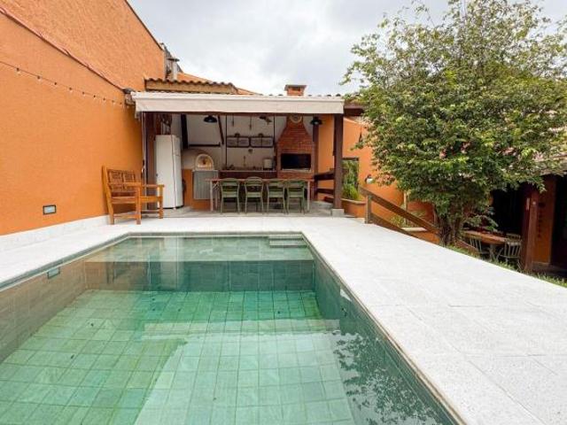 Casa em Jardim das Flores, Cotia/SP de 217m² 4 quartos à venda por R$ 1.590.000,00