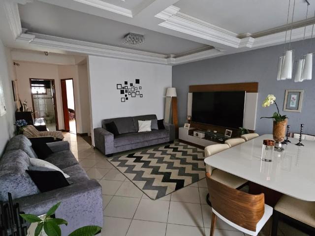 Casa em Jardim Emília, Sorocaba/SP de 266m² 3 quartos à venda por R$ 780.300,00
