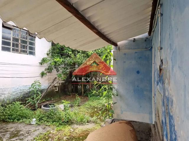 Casa em Jardim Ismênia, São José dos Campos/SP de 10m² 3 quartos à venda por R$ 374.000,00