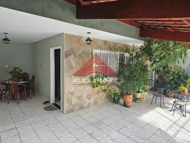 Casa em Jardim Ismênia, São José dos Campos/SP de 147m² 3 quartos à venda por R$ 799.000,00