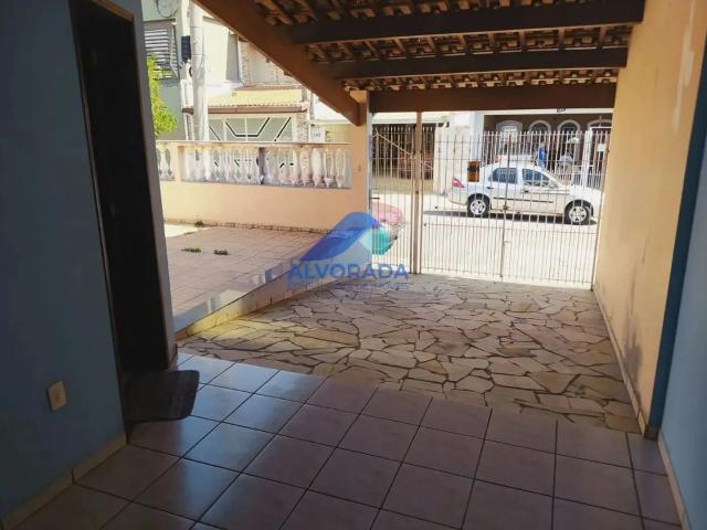 Casa em Jardim Ismênia, São José dos Campos/SP de 200m² 3 quartos à venda por R$ 599.900,00