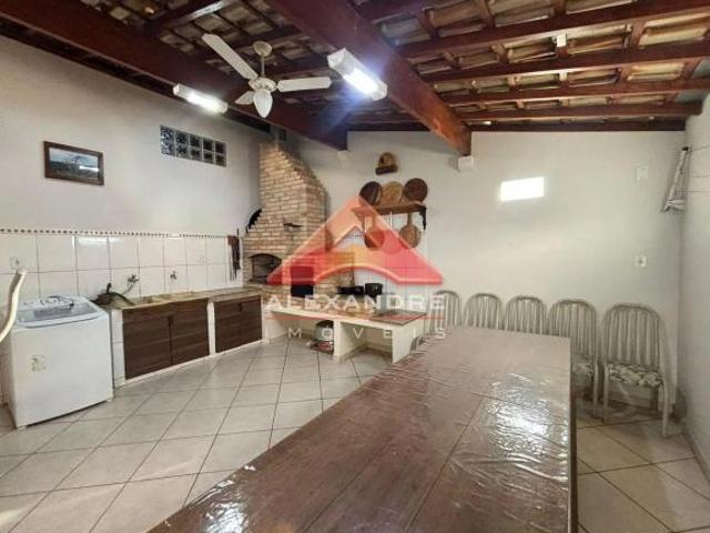 Casa em Jardim Ismênia, São José dos Campos/SP de 224m² 4 quartos à venda por R$ 590.000,00