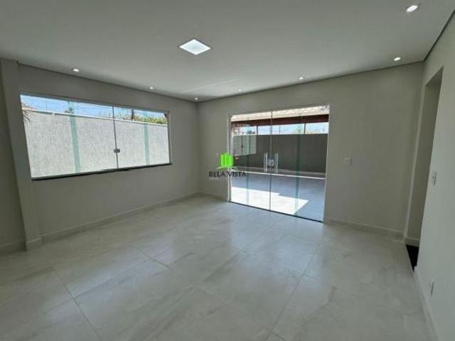 Casa em Jardim Ipê com 3 quarto s, 3 vaga s