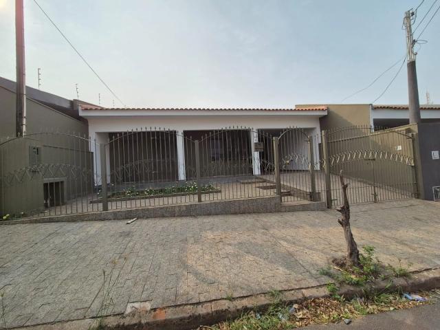 Casa em Jardim Parati, Marília/SP de 250m² 3 quartos para locação R$ 3.600,00/mes