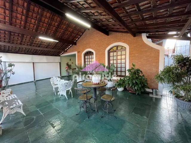 Casa em Jardim Portugal, São José dos Campos/SP de 199m² 3 quartos à venda por R$ 799.900,00