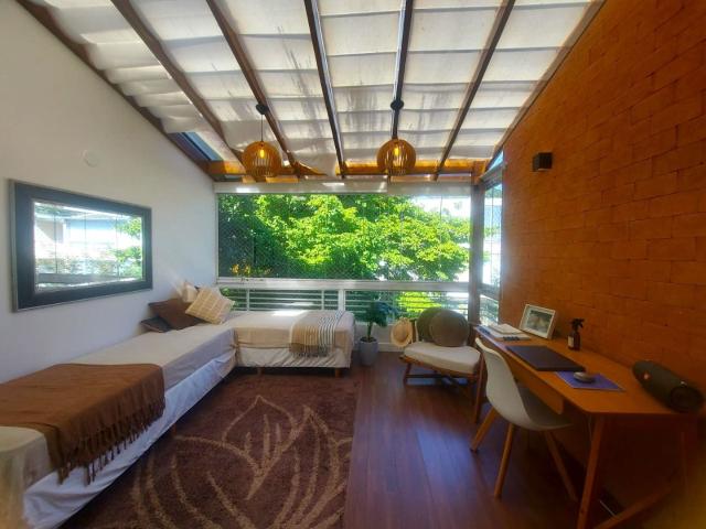 Casa em Jardim Rebelato, Cotia/SP de 210m² 3 quartos à venda por R$ 979.000,00