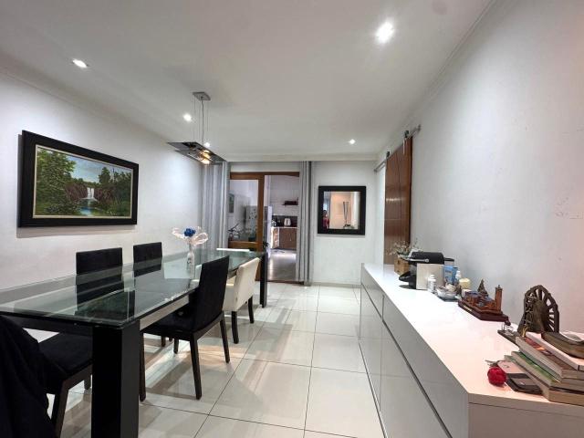 Casa em Jardim Rebelato, Cotia/SP de 175m² 4 quartos à venda por R$ 889.000,00