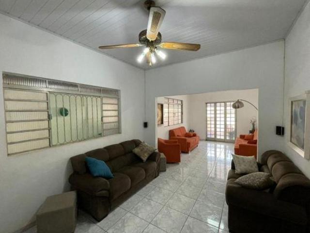 Casa em Jardim Sumaré, Araçatuba/SP de 278m² 3 quartos à venda por R$ 500.000,00