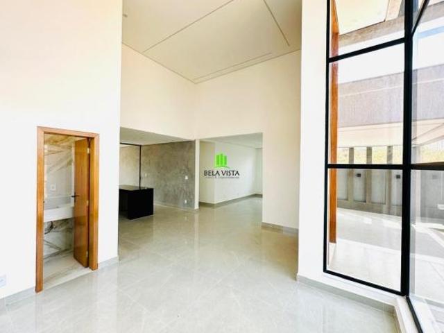 Casa em Jardins Village com 194.54 m², 3 quarto s, 1 suíte s, 4 vaga s
