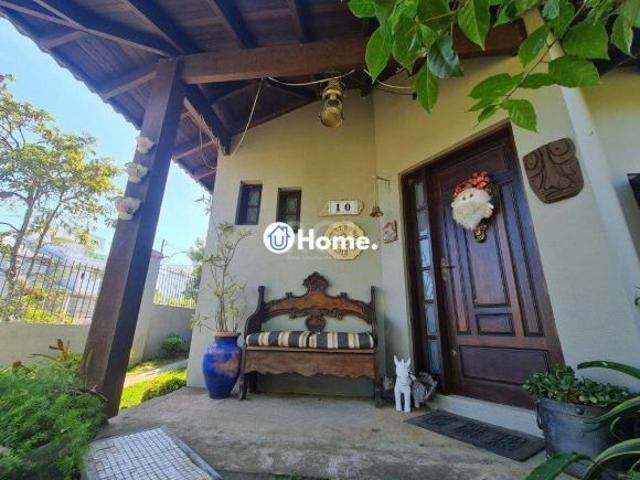Casa em lindo terreno alto ao nível da rua medindo 10 × 32 onde consta uma resid