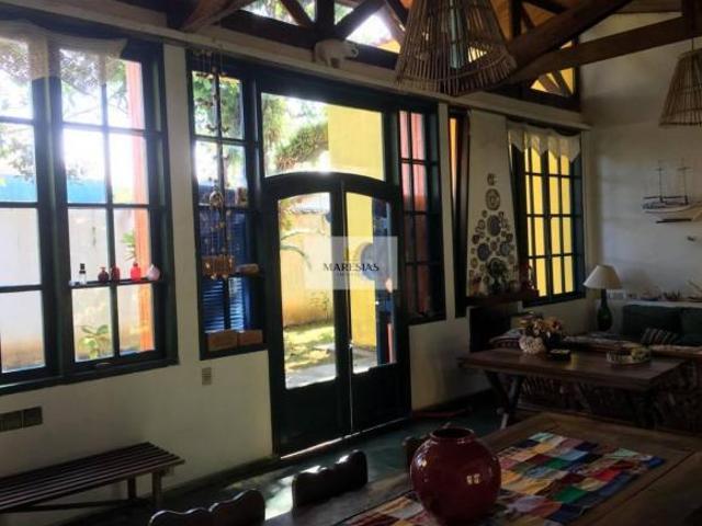Casa em localização privilegiada a 300 metros da praia de Barra com otimo terreno