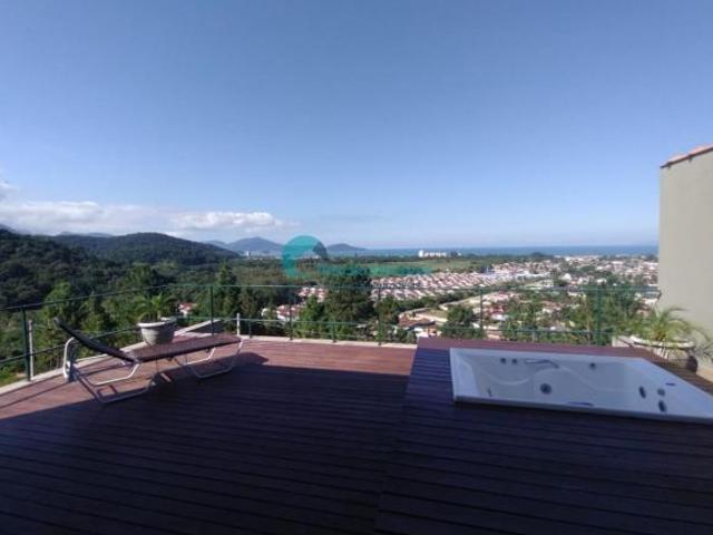 Casa em localização privilegiada com vista para a serra e para o mar
