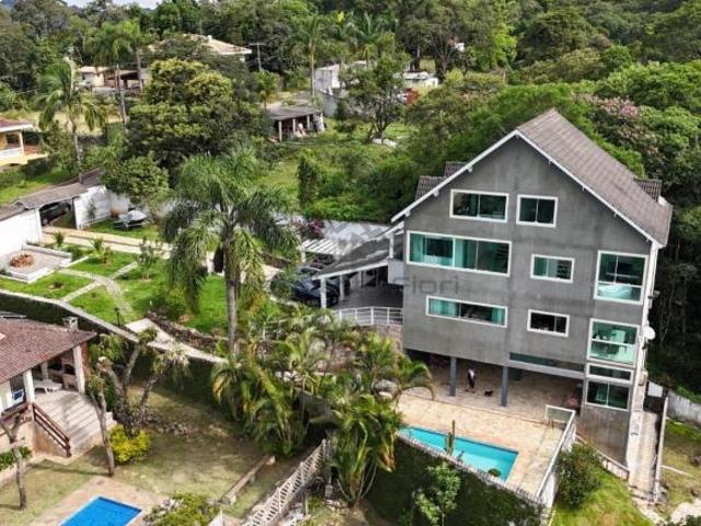 Casa em localização privilegiado à 1.450m de altitude com vista livre de 60 Km