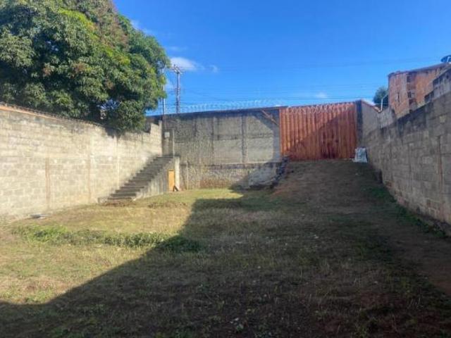 CASA EM LOTE 360m2