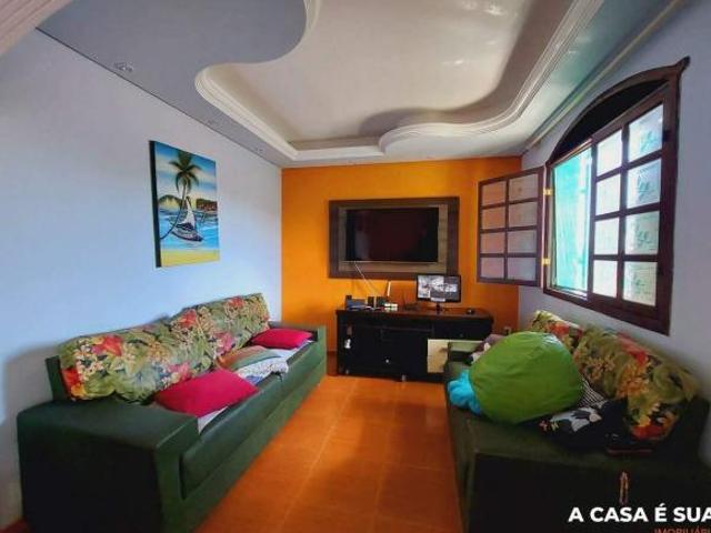 Casa em lote 360m² com 3 quartos sendo 1 suíte e 7 vagas de garagem na região do Fonte Grande