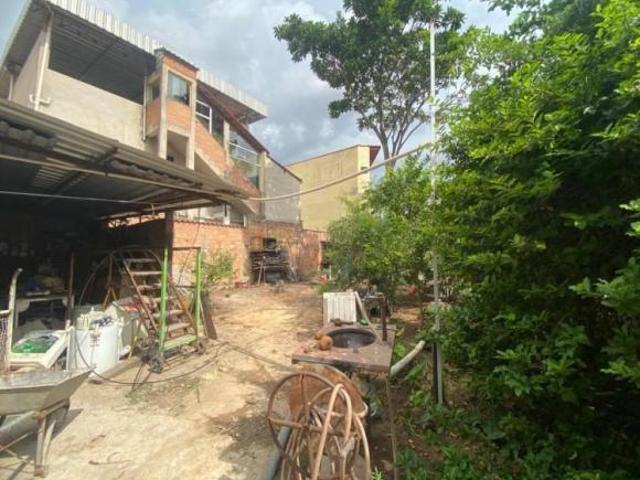 CASA EM LOTE 676m2