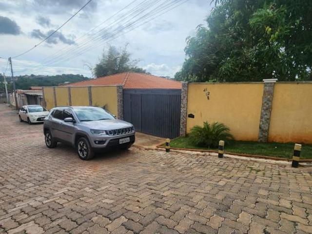 Casa em lote 800 m², condomínio fechado! próximo park way!