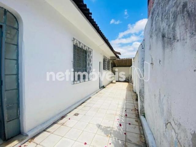 Casa em lote de 300m² , plano, com 2 barracões de fundo, ambos 100% independente