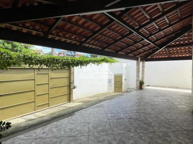 Casa em lote de 360 m², 3 qts, suíte, espaço gourmet com churrasqueira e fogão a lenha