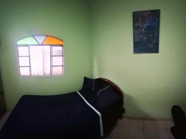 CASA EM LOTE DE 360m2 NO BAIRRO VENEZA