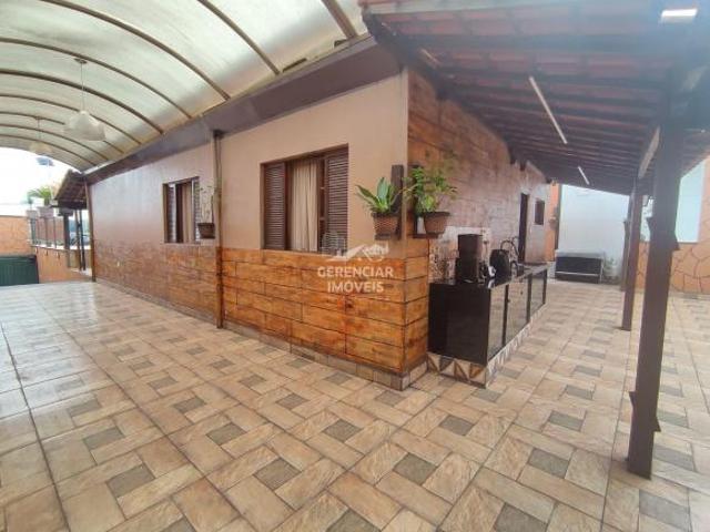 Casa em lote de 360m² com vista e área gourmet linda em Serra Azul / Sarzedo MG