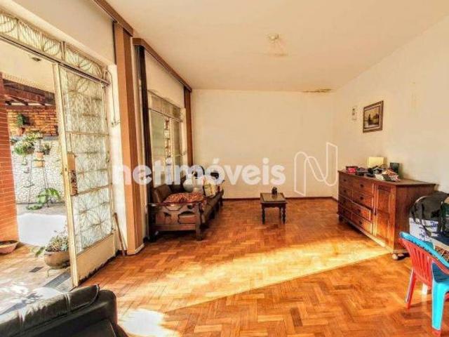 Casa em lote de 400m²  no Sagrada Família