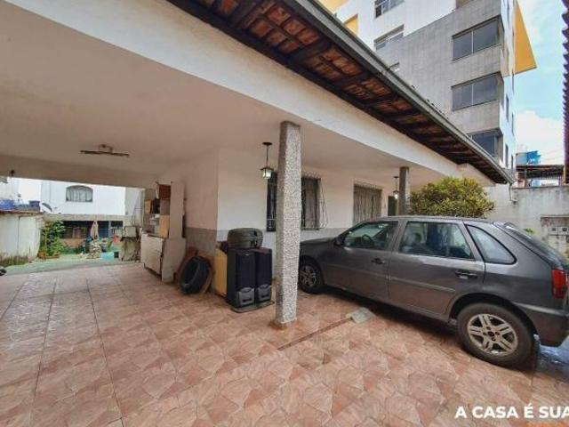 Casa em Lote de 450m² com Piscina no Eldorado