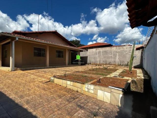 Casa em lote de 510 m² em ótimo bairro
