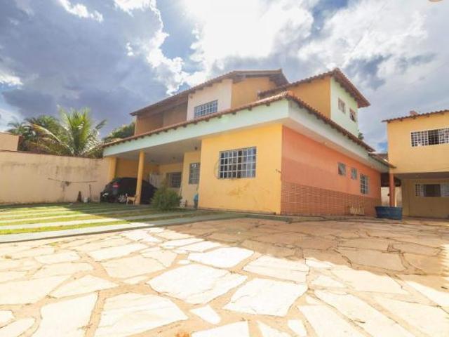CASA EM LOTE DE 600M²
