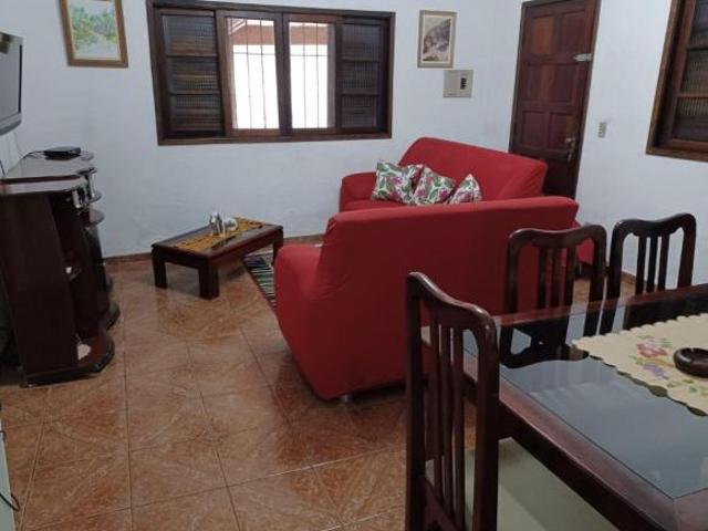 CASA EM LOTE INTEIRO COM TERRENO BAIRRO MARACANÃ!