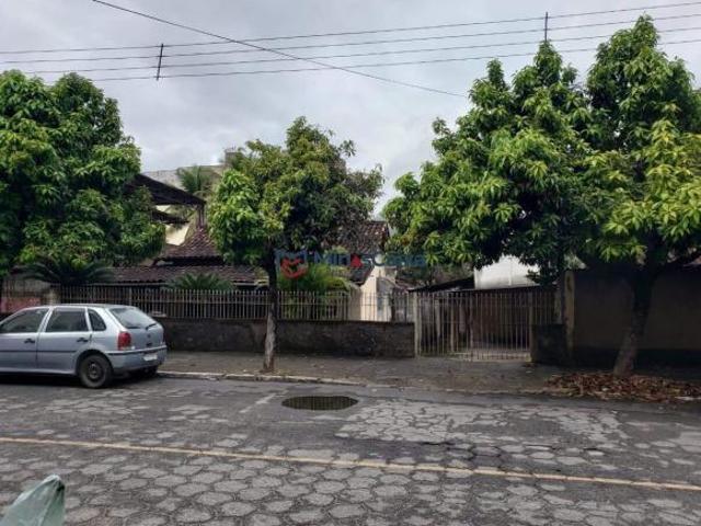 CASA EM LOTE INCRÍVEL DE 445M² EM ÓTIMA REGIÃO NO QUITANDINHA!