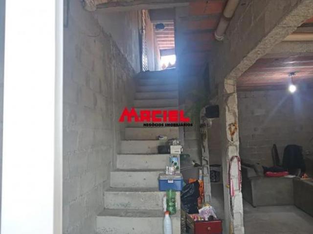 CASA EM PARAIBUNA COM PONTE DE COMERCIO