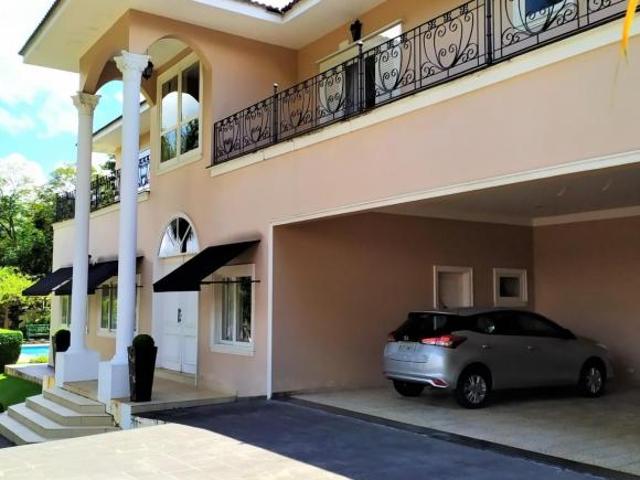 Casa em Parque Dom Henrique, Cotia/SP de 640m² 5 quartos à venda por R$ 3.500.000,00
