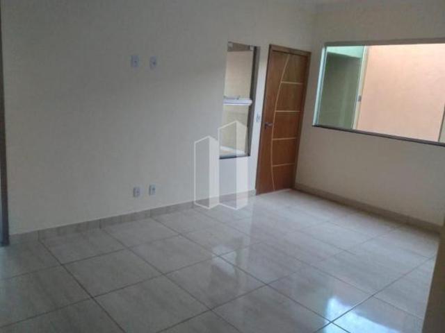 Casa em Parque Itatiaia Aparecida de Goiânia: 100m², 3 dormitórios, 1 suíte.