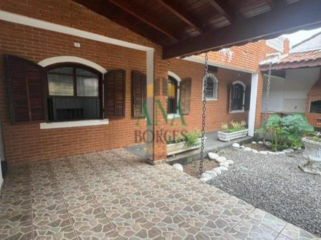 Casa com 07 dormitórios e 04 Suítes em Peruíbe