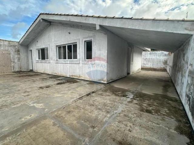 Casa em Peruíbe com 2 Dormitórios, sendo 1 suite, a 600 Metros da Praia